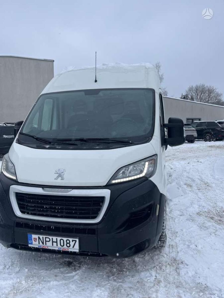 White Peugeot Boxer 2018 in Vilnius, with an engine capacity of 2.00 L and mileage of 160 thousand km for 8000 €, photo 1 on AUTOMOTO.COM.LV