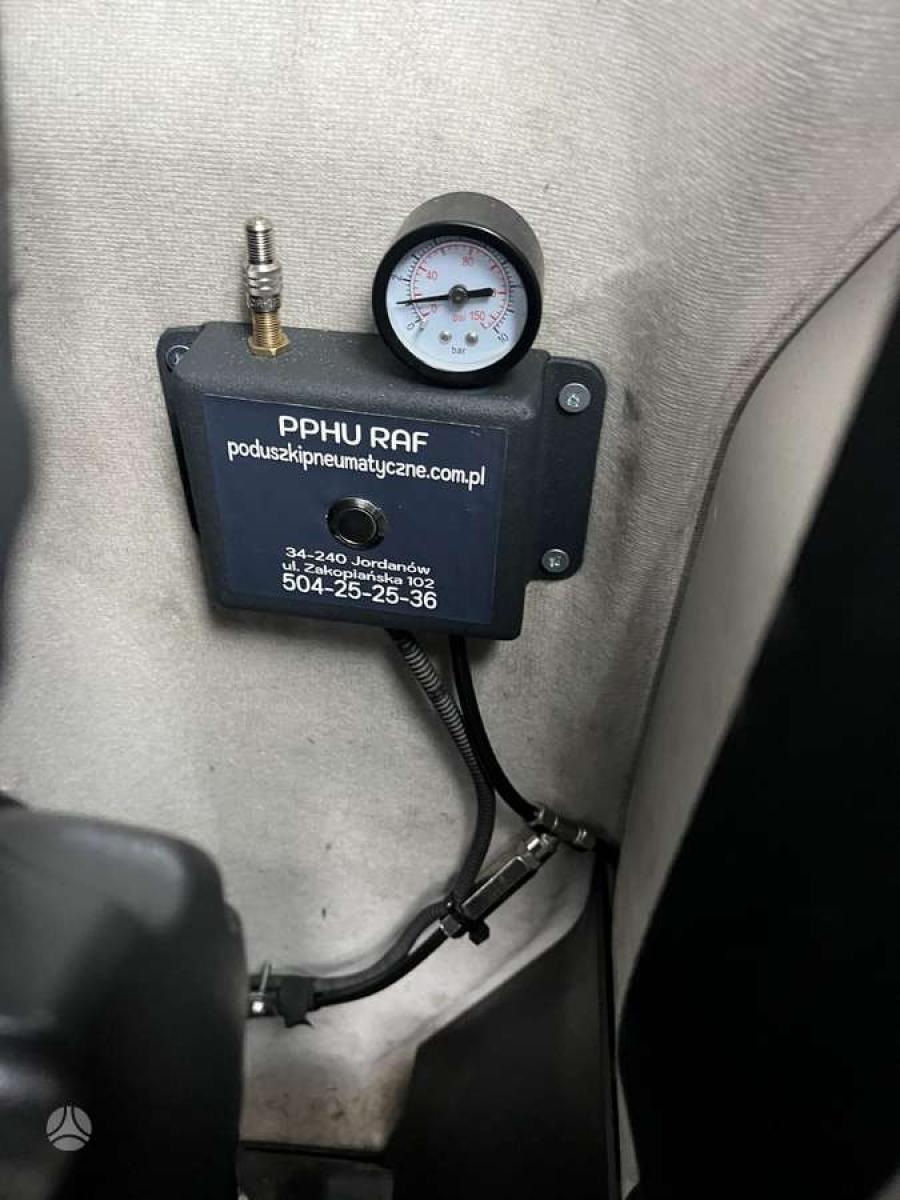 White Peugeot Boxer 2018 in Vilnius, with an engine capacity of 2.00 L and mileage of 160 thousand km for 8000 €, photo 10 on AUTOMOTO.COM.LV