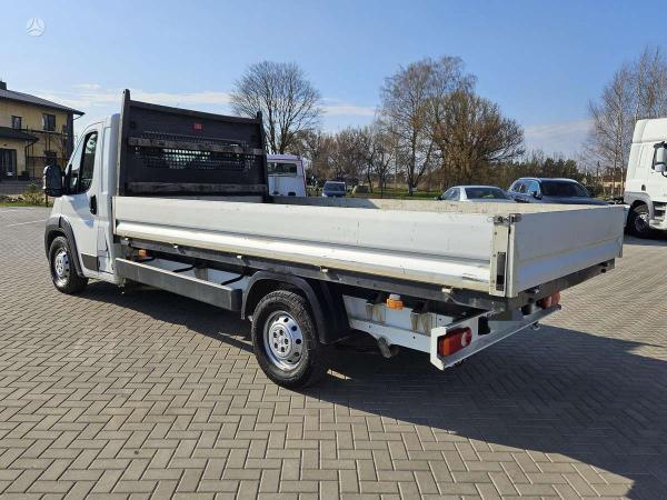 White Peugeot Boxer 2018 in Taurage, with an engine capacity of 2.00 L and mileage of 168 thousand km for 8800 €, photo 5 on AUTOMOTO.COM.LV