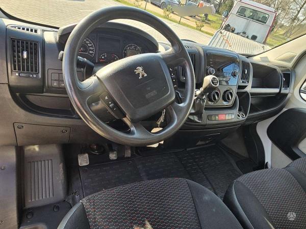 White Peugeot Boxer 2018 in Taurage, with an engine capacity of 2.00 L and mileage of 168 thousand km for 8800 €, photo 8 on AUTOMOTO.COM.LV