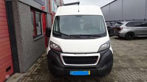 White Peugeot Boxer 2018 in Kaunas, with an engine capacity of 2.00 L and mileage of 240 thousand km for 4999 €, photo 3 on AUTOMOTO.COM.LV