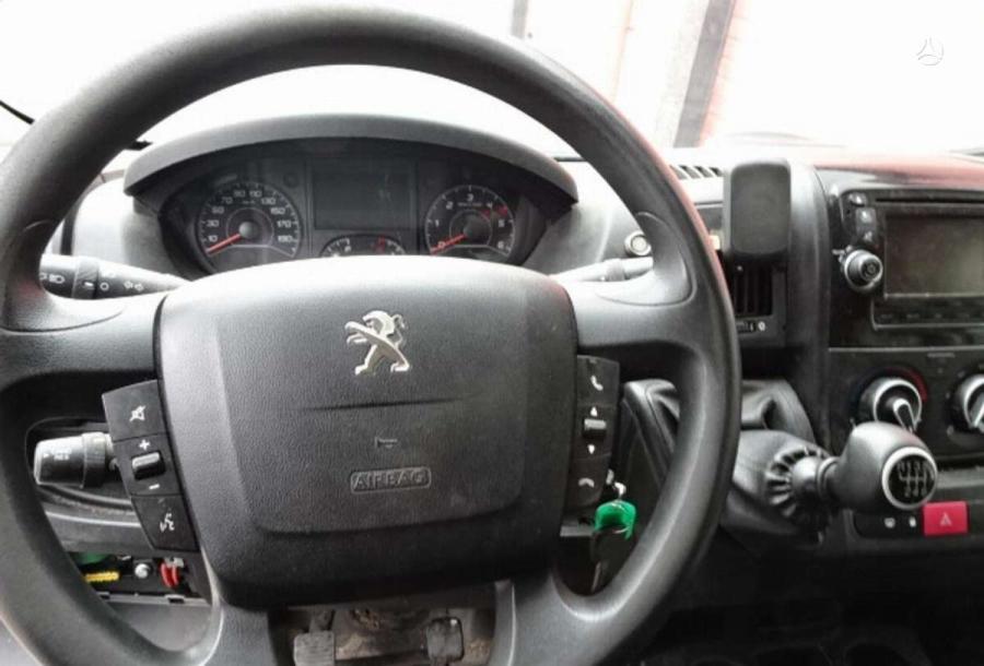 White Peugeot Boxer 2018 in Kaunas, with an engine capacity of 2.00 L and mileage of 240 thousand km for 4999 €, photo 7 on AUTOMOTO.COM.LV