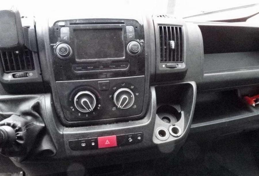 White Peugeot Boxer 2018 in Kaunas, with an engine capacity of 2.00 L and mileage of 240 thousand km for 4999 €, photo 9 on AUTOMOTO.COM.LV