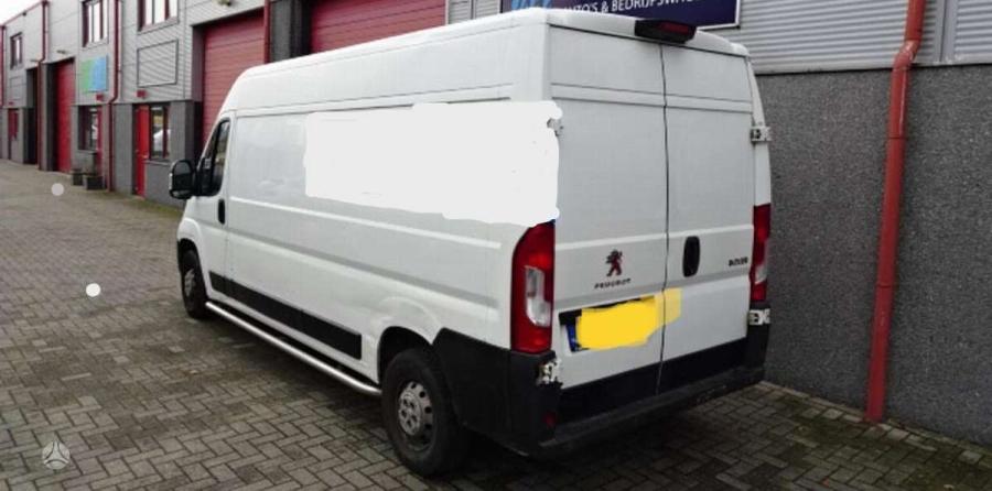 White Peugeot Boxer 2018 in Kaunas, with an engine capacity of 2.00 L and mileage of 240 thousand km for 4999 €, photo 11 on AUTOMOTO.COM.LV