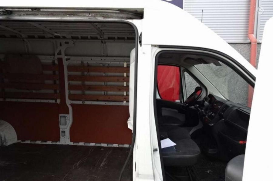 White Peugeot Boxer 2018 in Kaunas, with an engine capacity of 2.00 L and mileage of 240 thousand km for 4999 €, photo 15 on AUTOMOTO.COM.LV