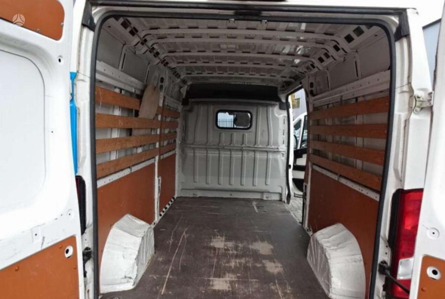 White Peugeot Boxer 2018 in Kaunas, with an engine capacity of 2.00 L and mileage of 240 thousand km for 4999 €, photo 18 on AUTOMOTO.COM.LV