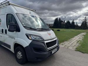 White Peugeot Boxer 2018 in Marijampole, with an engine capacity of 2.00 L and mileage of 166 thousand km for 6350 €, photo 3 on AUTOMOTO.COM.LV