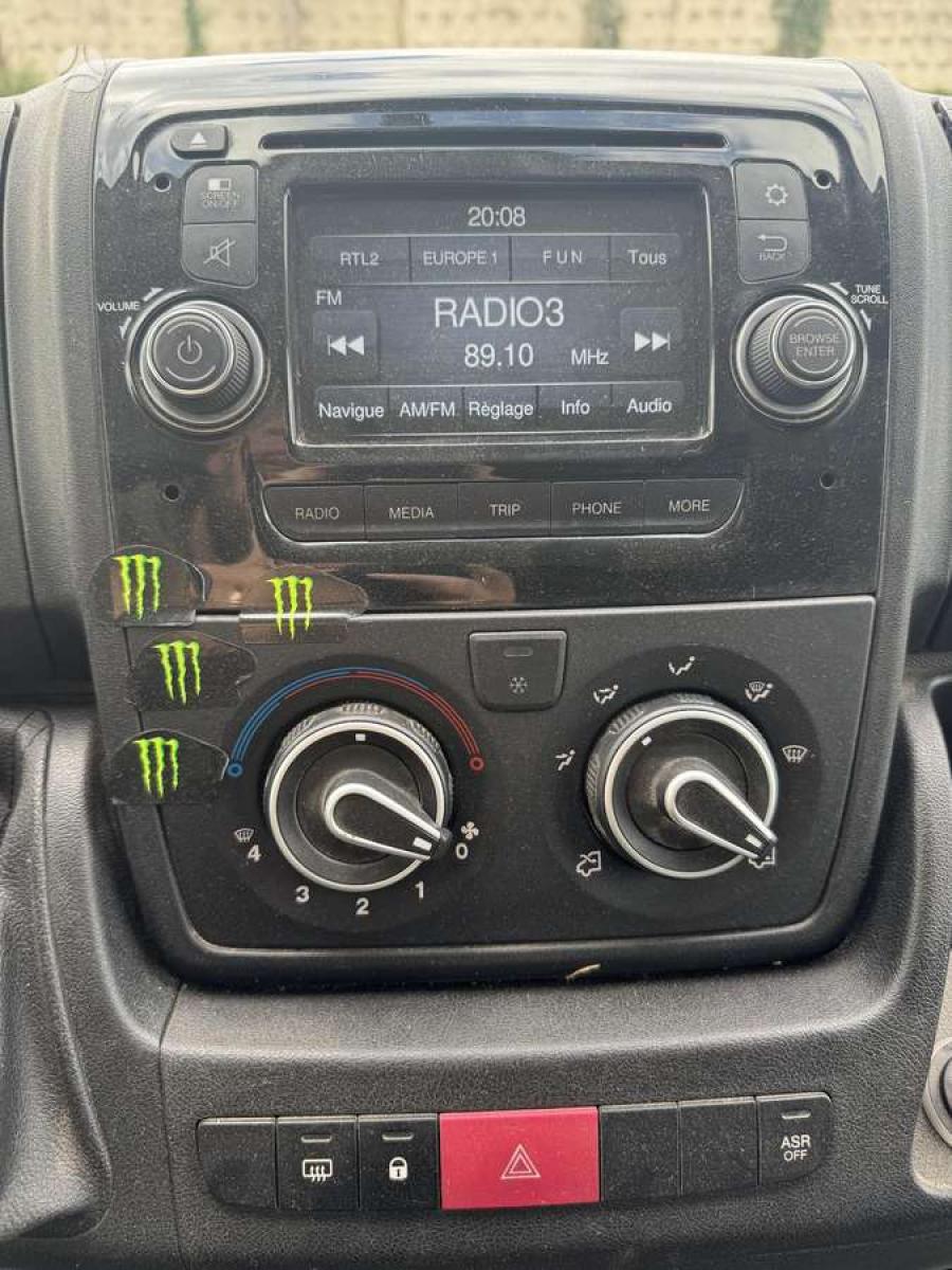 White Peugeot Boxer 2018 in Marijampole, with an engine capacity of 2.00 L and mileage of 166 thousand km for 6350 €, photo 10 on AUTOMOTO.COM.LV
