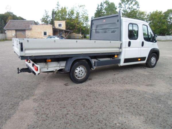 White Peugeot Boxer 2018 in Siauliai, with an engine capacity of 2.00 L and mileage of 146 thousand km for 13700 €, photo 3 on AUTOMOTO.COM.LV
