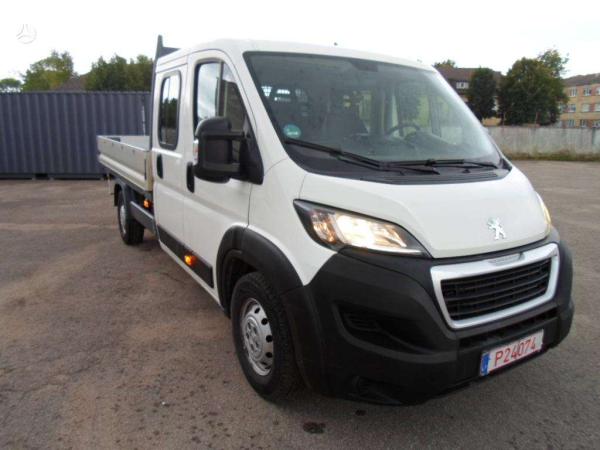 White Peugeot Boxer 2018 in Siauliai, with an engine capacity of 2.00 L and mileage of 146 thousand km for 13700 €, photo 4 on AUTOMOTO.COM.LV