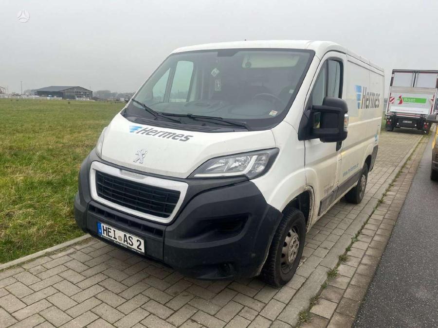 White Peugeot Boxer 2019 in Gargzdai, with an engine capacity of 2.00 L and mileage of 254 thousand km for 3850 €, photo 1 on AUTOMOTO.COM.LV