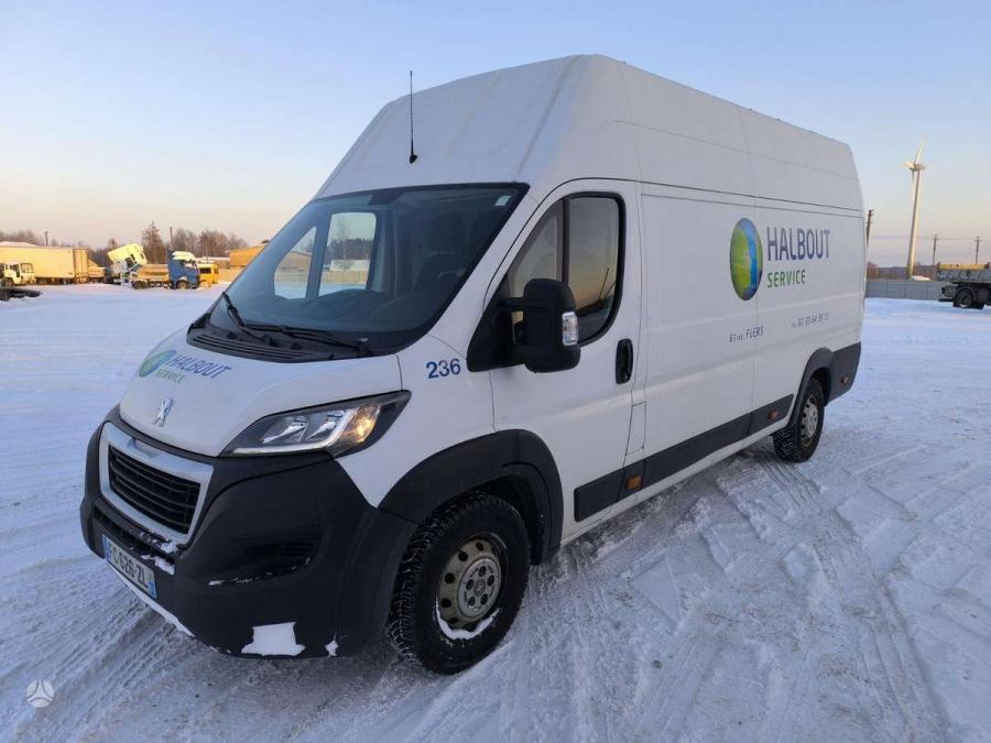 White Peugeot Boxer 2019 in Taurage, with an engine capacity of 2.00 L and mileage of 289 thousand km for 8700 €, photo 2 on AUTOMOTO.COM.LV