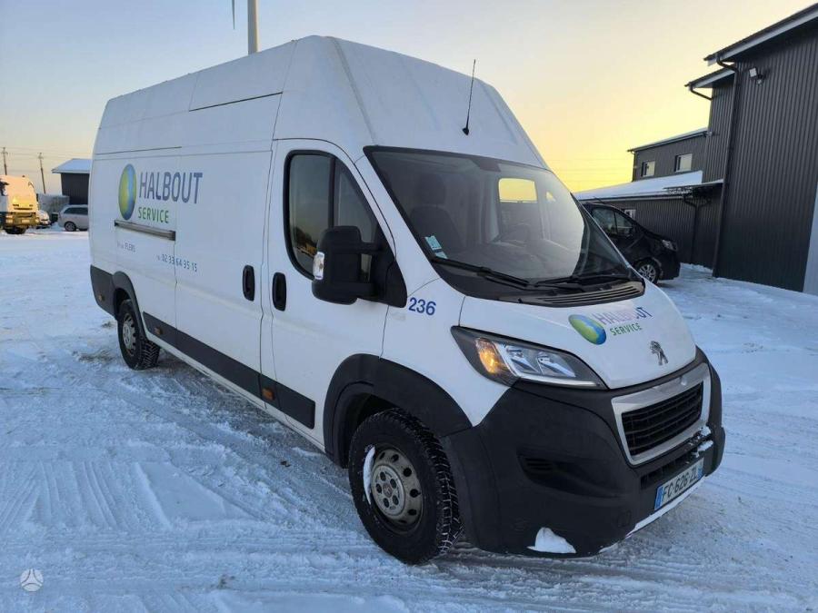 White Peugeot Boxer 2019 in Taurage, with an engine capacity of 2.00 L and mileage of 289 thousand km for 8700 €, photo 3 on AUTOMOTO.COM.LV