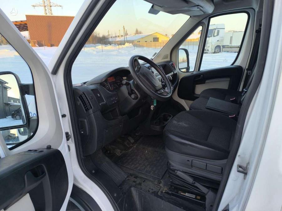White Peugeot Boxer 2019 in Taurage, with an engine capacity of 2.00 L and mileage of 289 thousand km for 8700 €, photo 8 on AUTOMOTO.COM.LV