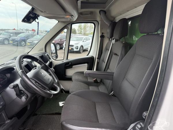 White Peugeot Boxer 2019 in Avizieniai, with an engine capacity of 2.00 L and mileage of 341 thousand km for 11900 €, photo 10 on AUTOMOTO.COM.LV