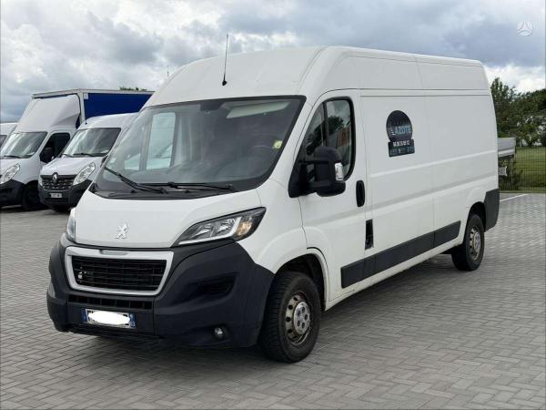 White Peugeot Boxer 2019 in Taurage, with an engine capacity of 2.00 L and mileage of 327 thousand km for 5400 €, photo 1 on AUTOMOTO.COM.LV