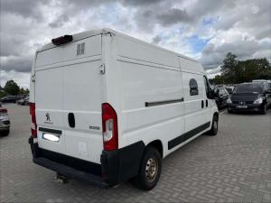 White Peugeot Boxer 2019 in Taurage, with an engine capacity of 2.00 L and mileage of 327 thousand km for 5400 €, photo 4 on AUTOMOTO.COM.LV
