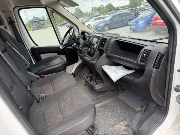 White Peugeot Boxer 2019 in Taurage, with an engine capacity of 2.00 L and mileage of 327 thousand km for 5400 €, photo 6 on AUTOMOTO.COM.LV