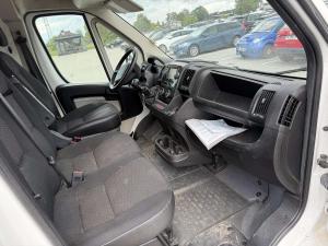 White Peugeot Boxer 2019 in Taurage, with an engine capacity of 2.00 L and mileage of 327 thousand km for 5400 €, photo 6 on AUTOMOTO.COM.LV