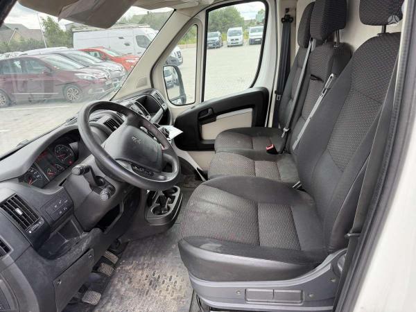 White Peugeot Boxer 2019 in Taurage, with an engine capacity of 2.00 L and mileage of 327 thousand km for 5400 €, photo 7 on AUTOMOTO.COM.LV