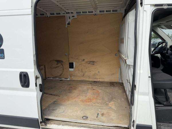 White Peugeot Boxer 2019 in Taurage, with an engine capacity of 2.00 L and mileage of 327 thousand km for 5400 €, photo 10 on AUTOMOTO.COM.LV