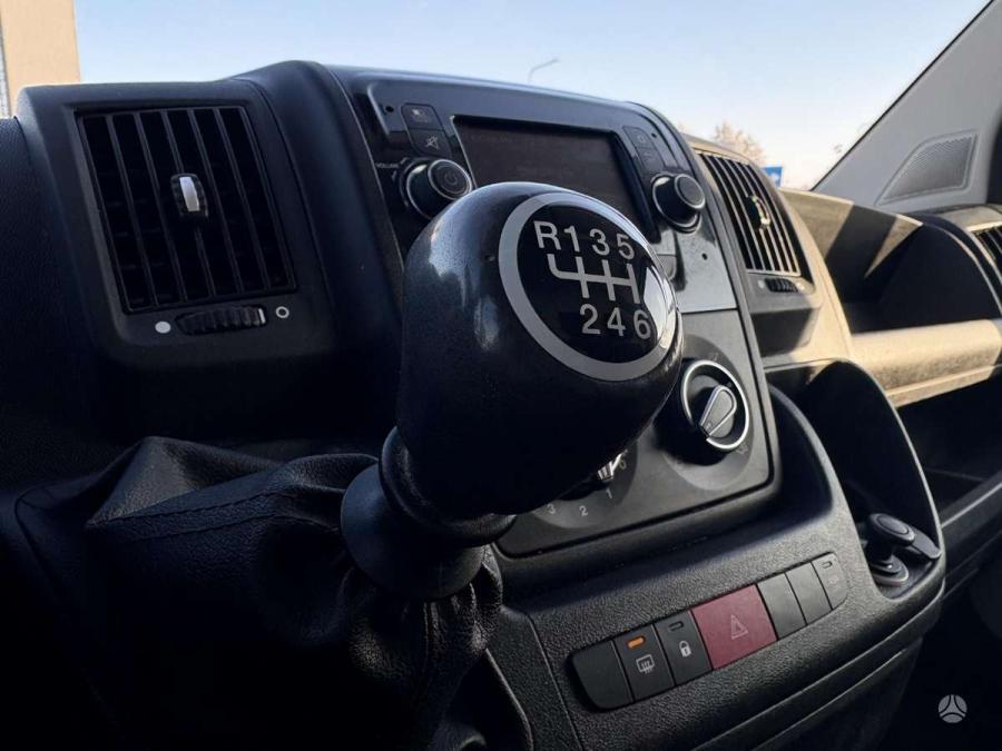 White Peugeot Boxer 2020 in Vilnius, with an engine capacity of 2.18 L and mileage of 206 thousand km for 9900 €, photo 20 on AUTOMOTO.COM.LV