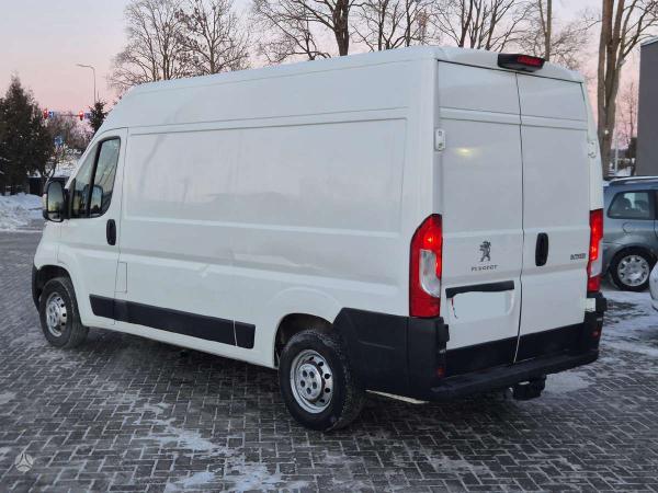 White Peugeot Boxer 2020 in Taurage, with an engine capacity of 2.20 L and mileage of 151 thousand km for 7500 €, photo 2 on AUTOMOTO.COM.LV