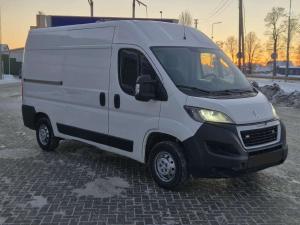 White Peugeot Boxer 2020 in Taurage, with an engine capacity of 2.20 L and mileage of 151 thousand km for 7500 €, photo 4 on AUTOMOTO.COM.LV