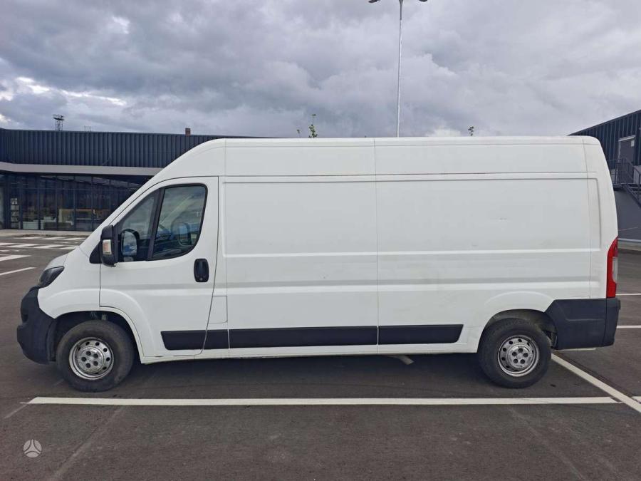White Peugeot Boxer 2020 in Kaunas, with an engine capacity of 2.20 L and mileage of 235 thousand km for 10350 €, photo 3 on AUTOMOTO.COM.LV