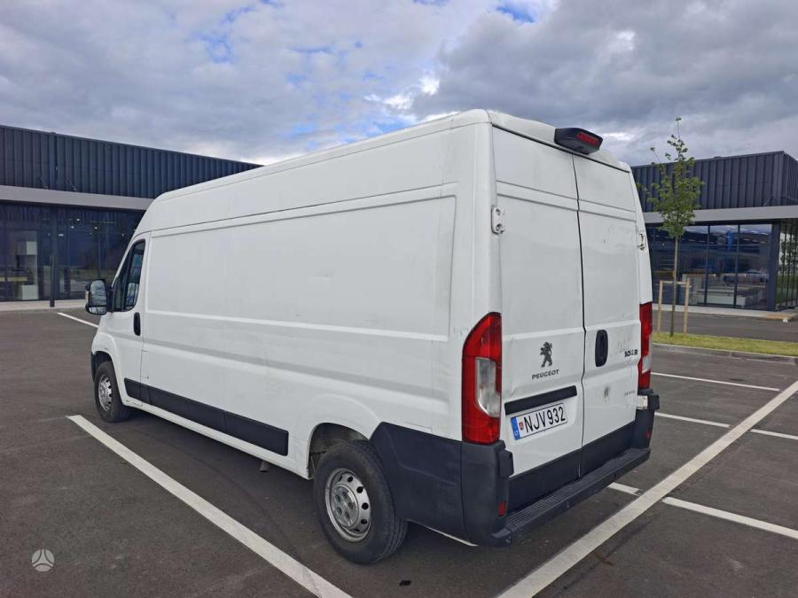 White Peugeot Boxer 2020 in Kaunas, with an engine capacity of 2.20 L and mileage of 235 thousand km for 10350 €, photo 4 on AUTOMOTO.COM.LV