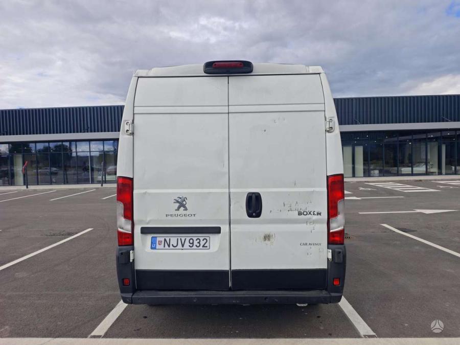 White Peugeot Boxer 2020 in Kaunas, with an engine capacity of 2.20 L and mileage of 235 thousand km for 10350 €, photo 5 on AUTOMOTO.COM.LV