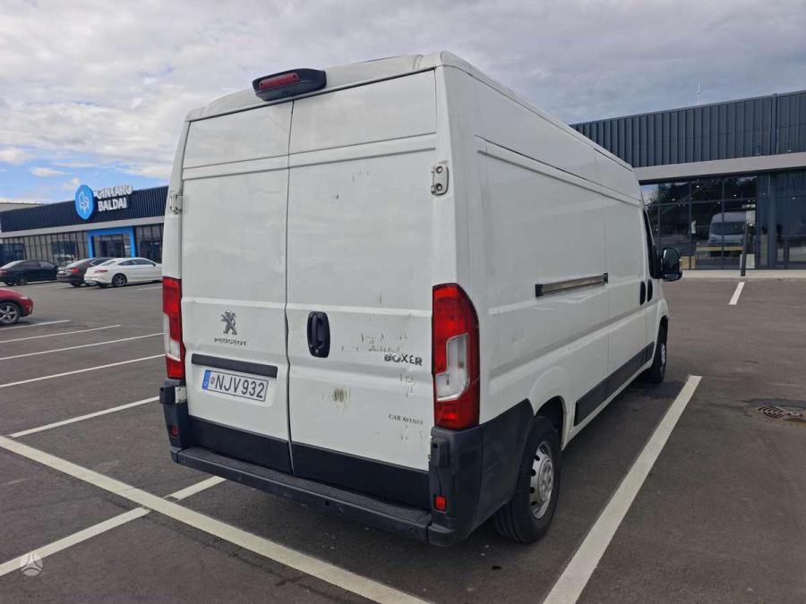 White Peugeot Boxer 2020 in Kaunas, with an engine capacity of 2.20 L and mileage of 235 thousand km for 10350 €, photo 8 on AUTOMOTO.COM.LV