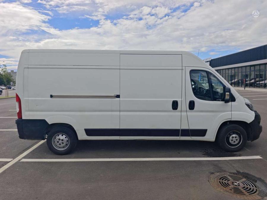 White Peugeot Boxer 2020 in Kaunas, with an engine capacity of 2.20 L and mileage of 235 thousand km for 10350 €, photo 9 on AUTOMOTO.COM.LV