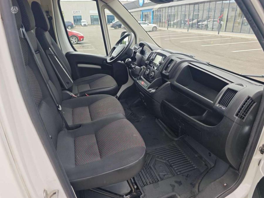 White Peugeot Boxer 2020 in Kaunas, with an engine capacity of 2.20 L and mileage of 235 thousand km for 10350 €, photo 18 on AUTOMOTO.COM.LV