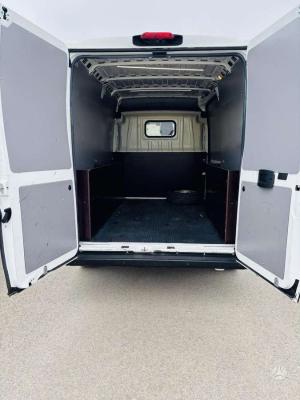 White Peugeot Boxer 2020 in Taurage, with an engine capacity of 2.19 L and mileage of 226 thousand km for 6700 €, photo 4 on AUTOMOTO.COM.LV