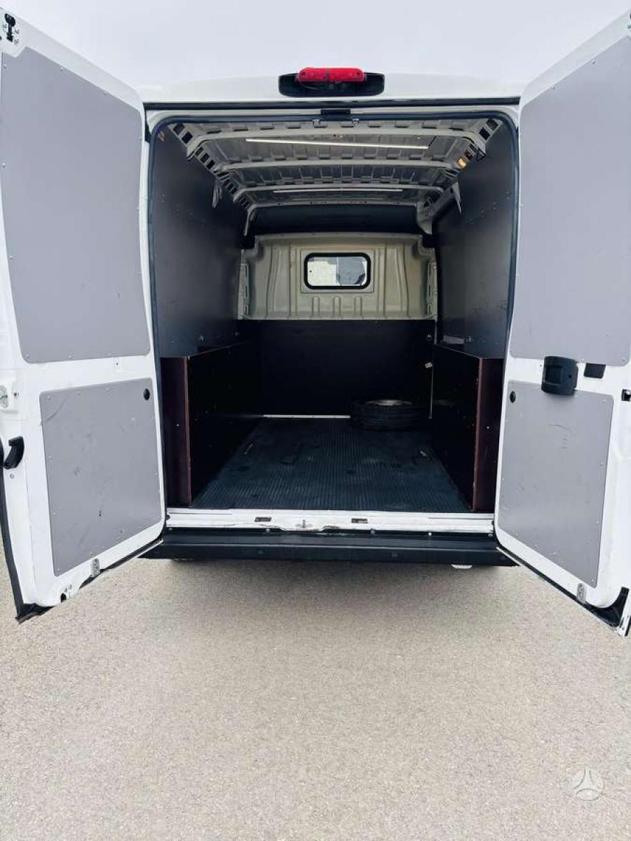 White Peugeot Boxer 2020 in Taurage, with an engine capacity of 2.19 L and mileage of 226 thousand km for 6700 €, photo 4 on AUTOMOTO.COM.LV