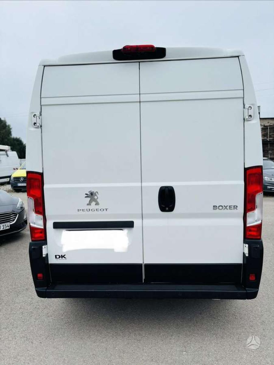 White Peugeot Boxer 2020 in Taurage, with an engine capacity of 2.19 L and mileage of 226 thousand km for 6700 €, photo 5 on AUTOMOTO.COM.LV