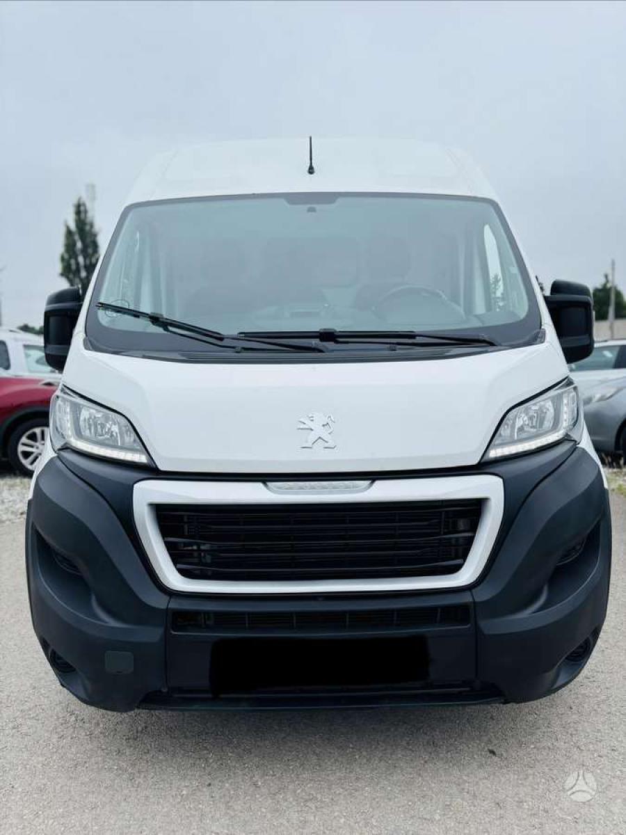 White Peugeot Boxer 2020 in Taurage, with an engine capacity of 2.19 L and mileage of 226 thousand km for 6700 €, photo 9 on AUTOMOTO.COM.LV