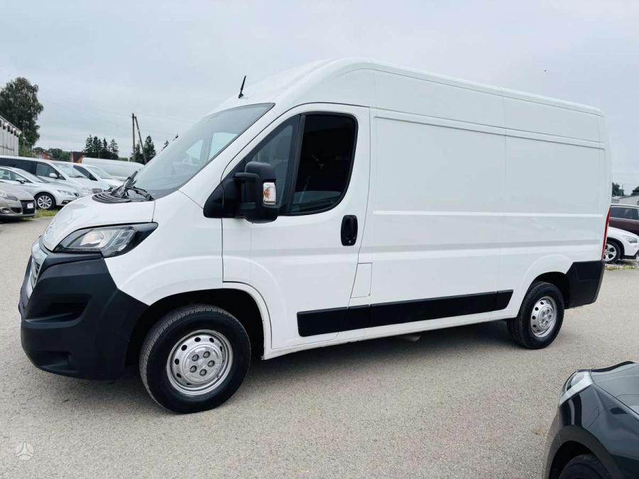 White Peugeot Boxer 2020 in Taurage, with an engine capacity of 2.19 L and mileage of 226 thousand km for 6700 €, photo 10 on AUTOMOTO.COM.LV