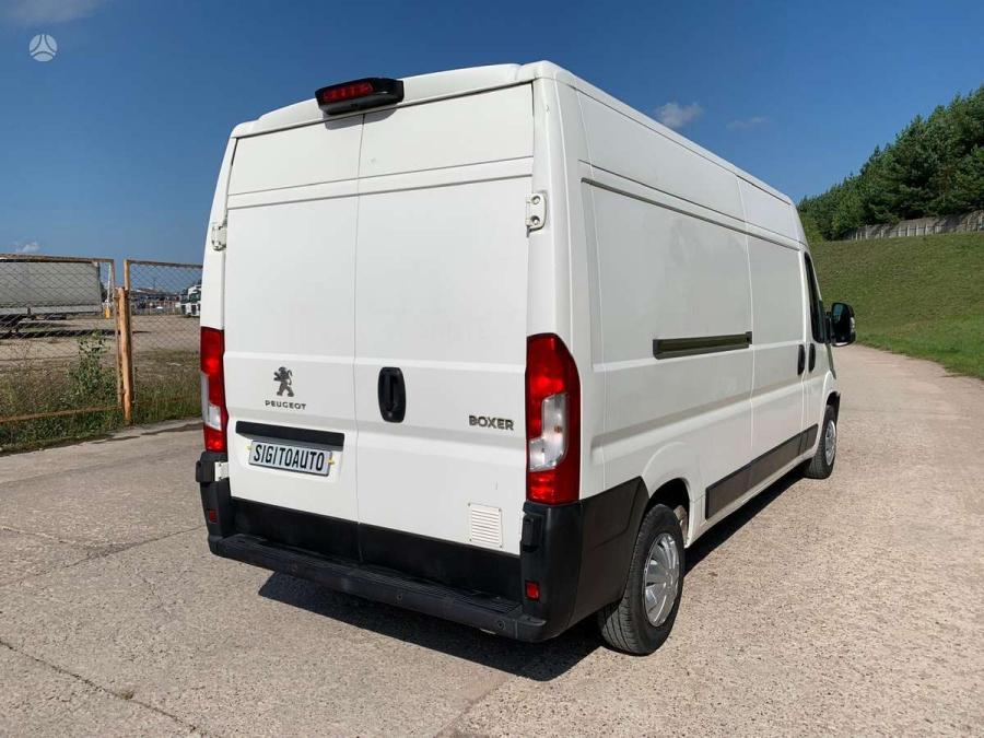 White Peugeot Boxer 2020 in Vilnius, with an engine capacity of 2.18 L and mileage of 188 thousand km for 10164 €, photo 5 on AUTOMOTO.COM.LV