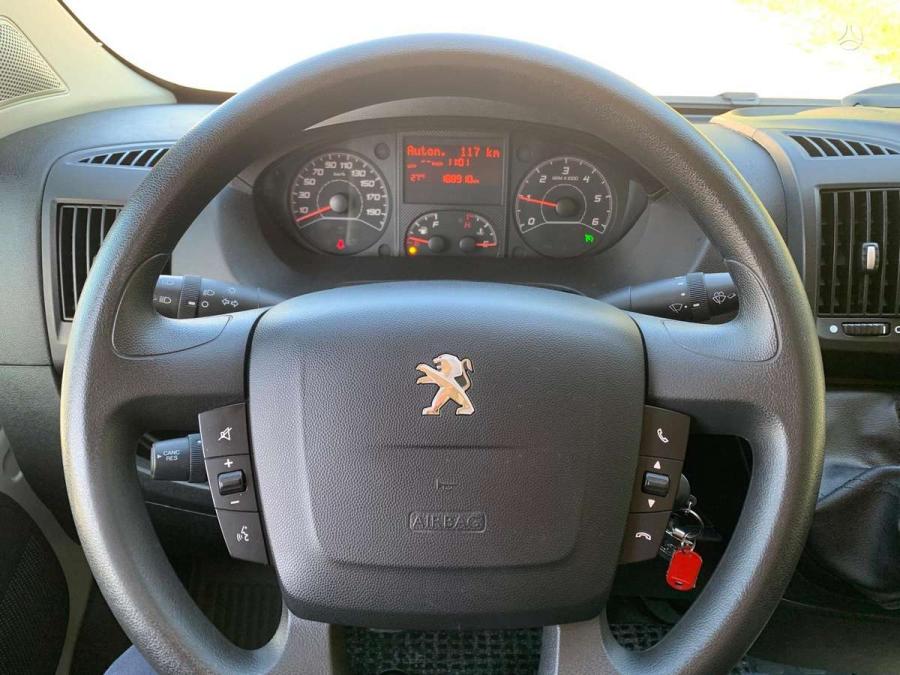 White Peugeot Boxer 2020 in Vilnius, with an engine capacity of 2.18 L and mileage of 188 thousand km for 10164 €, photo 14 on AUTOMOTO.COM.LV