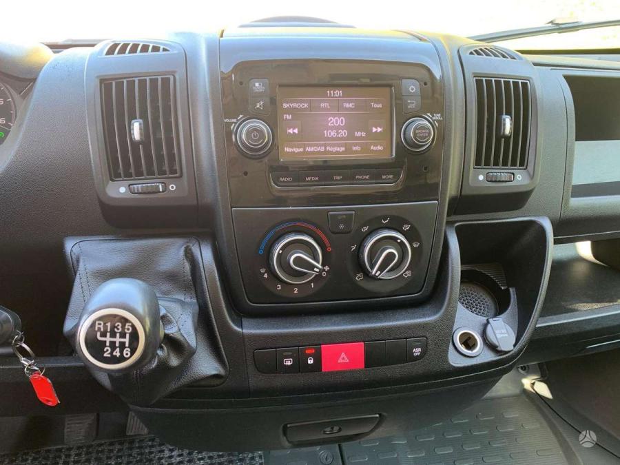 White Peugeot Boxer 2020 in Vilnius, with an engine capacity of 2.18 L and mileage of 188 thousand km for 10164 €, photo 16 on AUTOMOTO.COM.LV