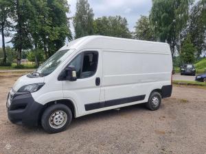White Peugeot Boxer 2020 in Taurage, with an engine capacity of 2.20 L and mileage of 151 thousand km for 7000 €, photo 1 on AUTOMOTO.COM.LV
