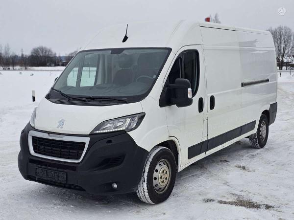 White Peugeot Boxer 2021 in Rokiskis, with an engine capacity of 2.18 L and mileage of 317 thousand km for 8410 €, photo 1 on AUTOMOTO.COM.LV