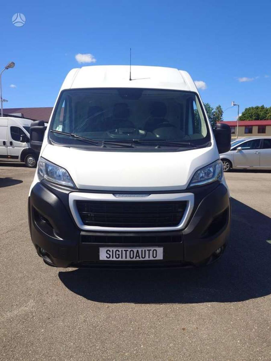 White Peugeot Boxer 2021 in Taurage, with an engine capacity of 2.18 L and mileage of 150 thousand km for 9922 €, photo 1 on AUTOMOTO.COM.LV
