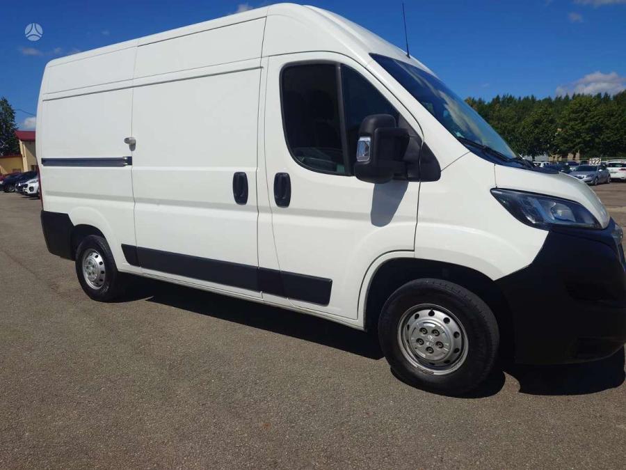 White Peugeot Boxer 2021 in Taurage, with an engine capacity of 2.18 L and mileage of 150 thousand km for 9922 €, photo 3 on AUTOMOTO.COM.LV
