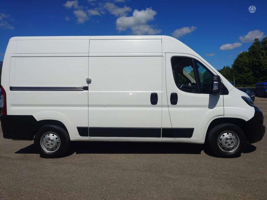 White Peugeot Boxer 2021 in Taurage, with an engine capacity of 2.18 L and mileage of 150 thousand km for 9922 €, photo 6 on AUTOMOTO.COM.LV