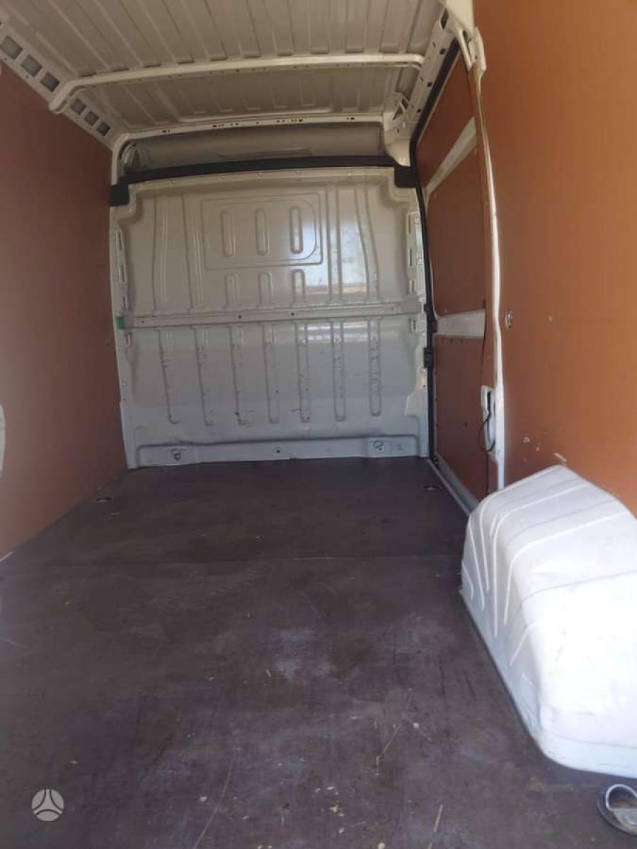 White Peugeot Boxer 2021 in Taurage, with an engine capacity of 2.18 L and mileage of 150 thousand km for 9922 €, photo 10 on AUTOMOTO.COM.LV