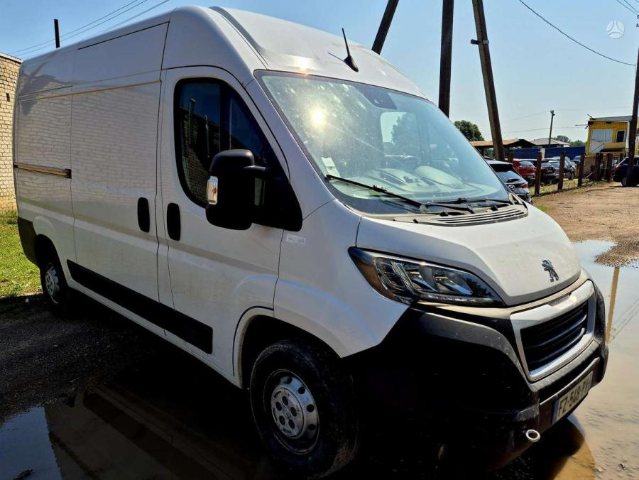 White Peugeot Boxer 2021 in Taurage, with an engine capacity of 2.18 L and mileage of 171 thousand km for 7300 €, photo 1 on AUTOMOTO.COM.LV