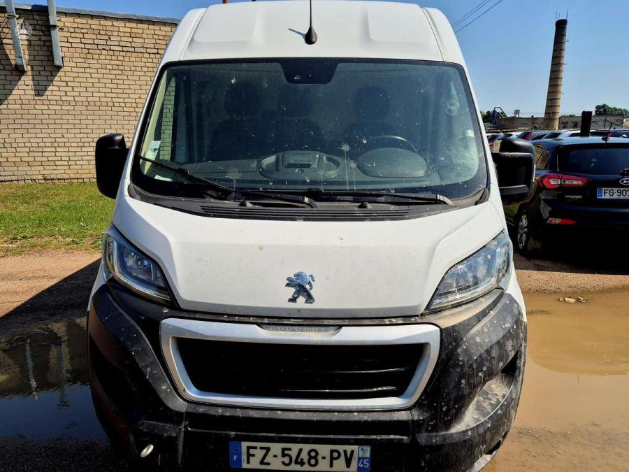 White Peugeot Boxer 2021 in Taurage, with an engine capacity of 2.18 L and mileage of 171 thousand km for 7300 €, photo 3 on AUTOMOTO.COM.LV